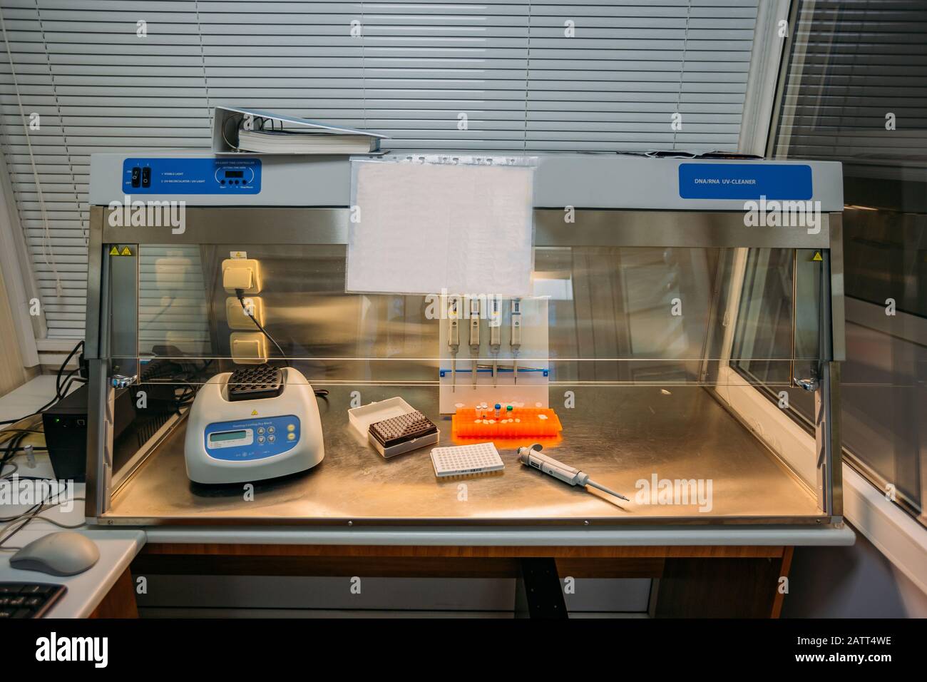 Laminar box with analytic equipment in laboratory Stock Photo - Alamy
