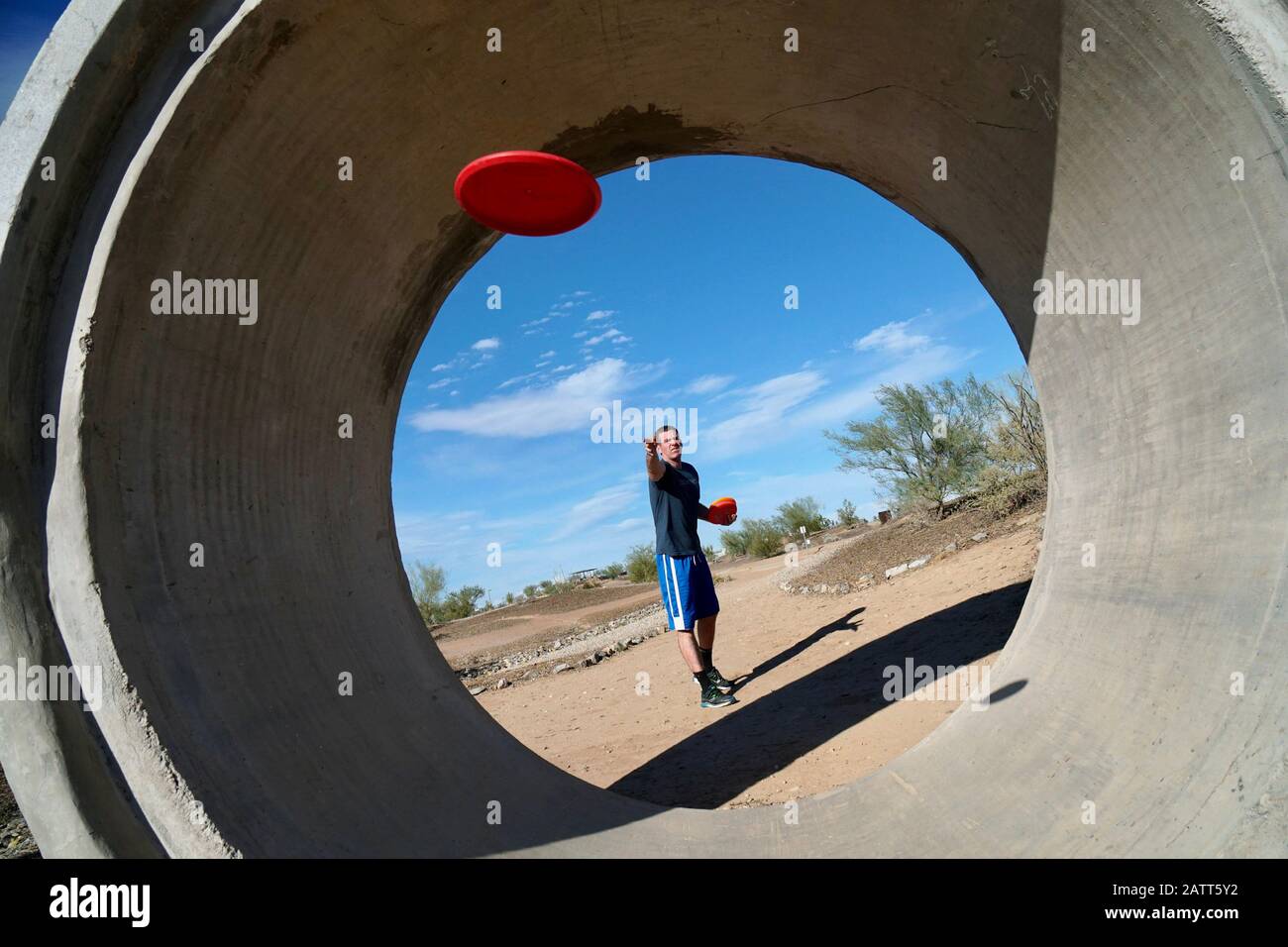 A man plays frisbee golf in Phoenix, Arizona Stock Photo - Alamy
