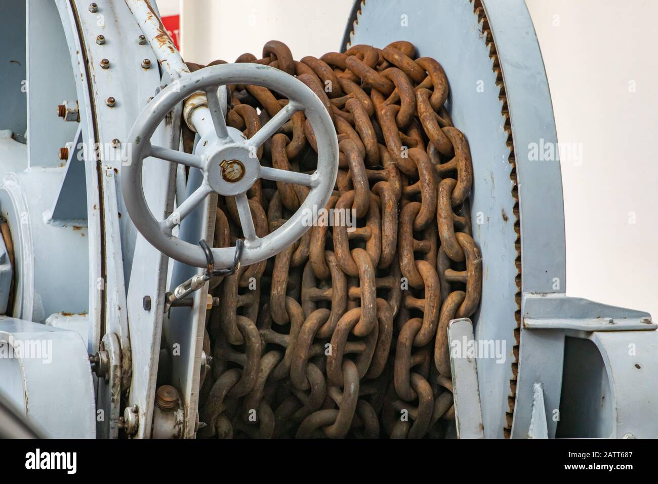 Lowering chain hi-res stock photography and images - Alamy