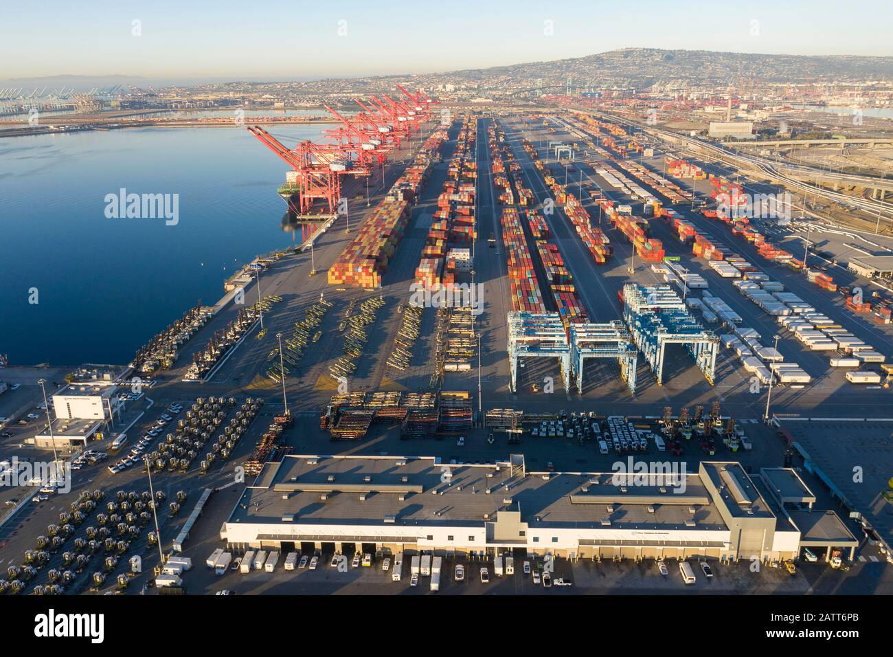 Port of Long Beach and Los Angeles Container Yard Stock Photo - Alamy