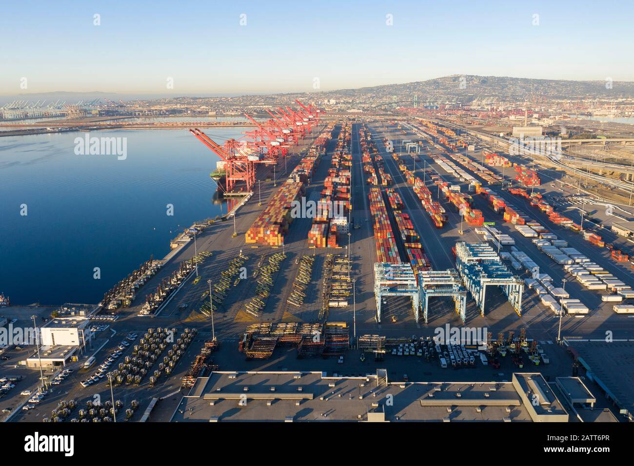 Port of Long Beach and Los Angeles Container Yard Stock Photo - Alamy