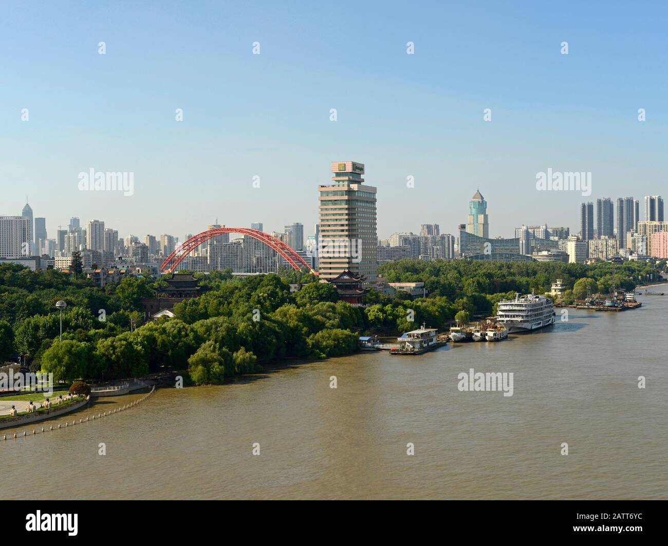 Hanyang, and in the distance Hankou, riverside, Yangtse river, Wuhan ...