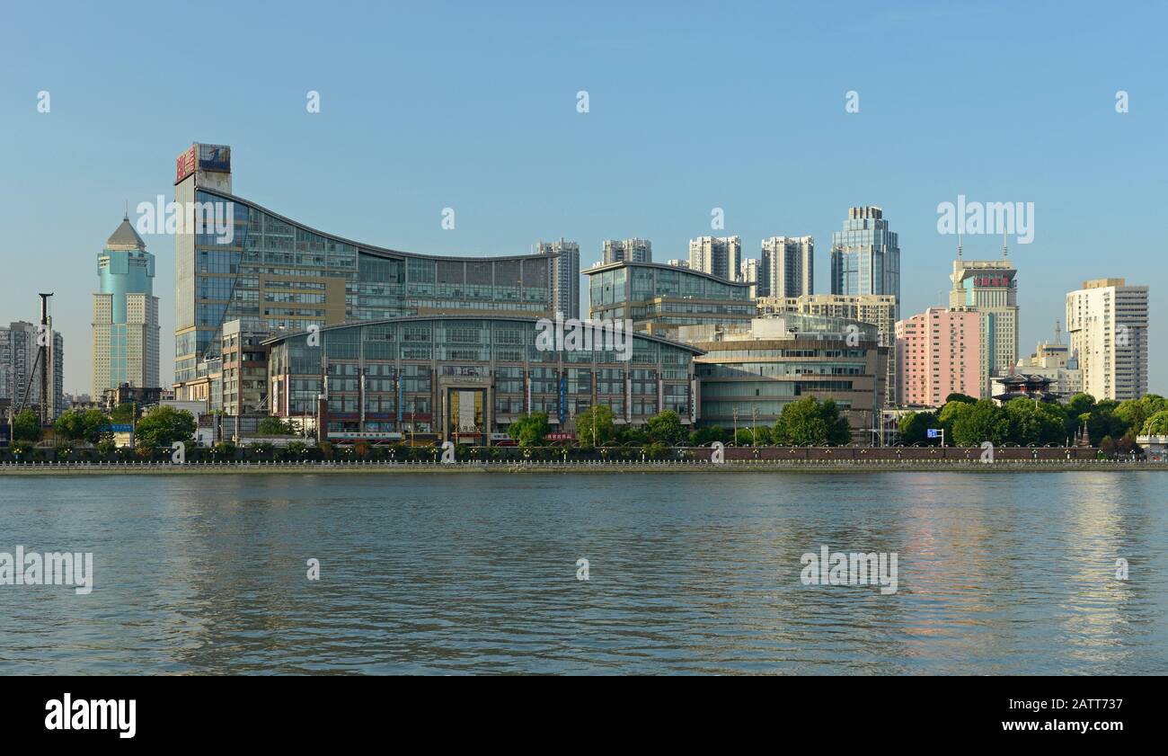 Wuhan yangtze river and han river hi-res stock photography and images ...