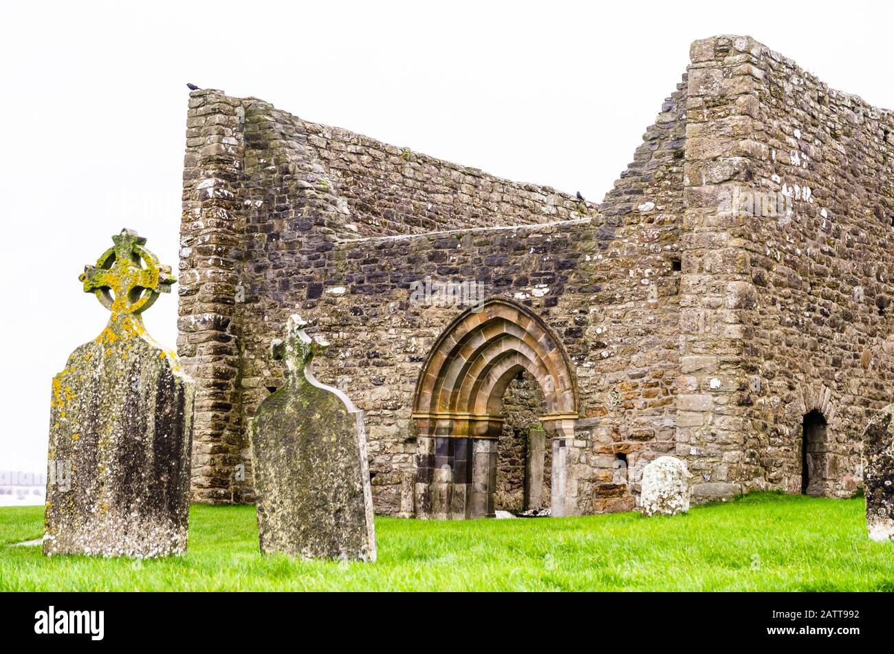 Ireland clonmacnoise cemetery hi-res stock photography and images - Alamy