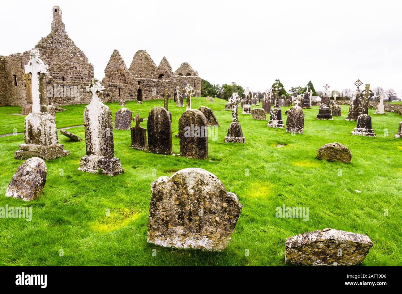 Ireland clonmacnoise cemetery hi-res stock photography and images - Alamy