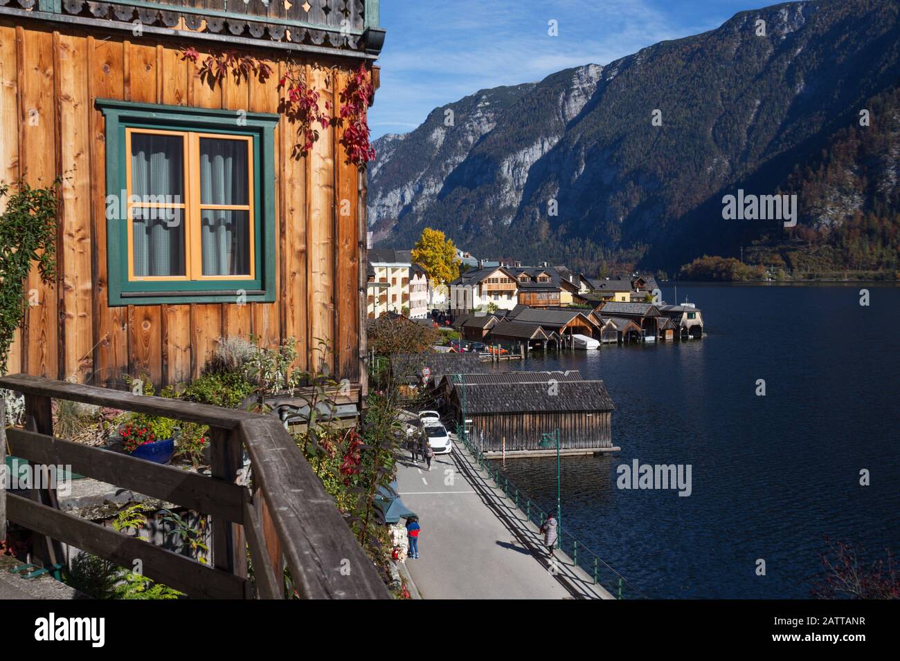 Buildings streets hallstatt austria hi-res stock photography and images ...