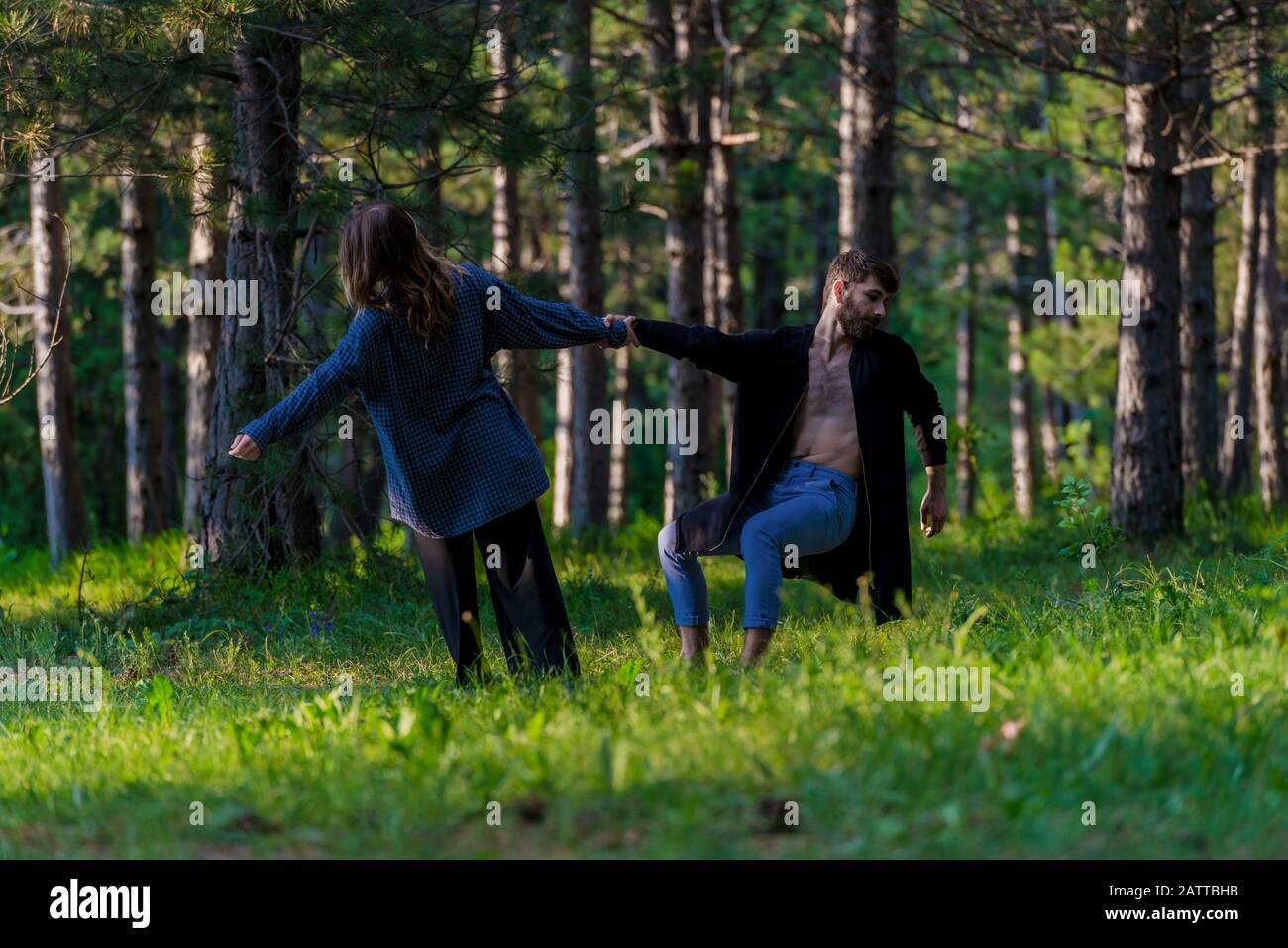 Sensual couple performing an artistical and emotional contemporary ...