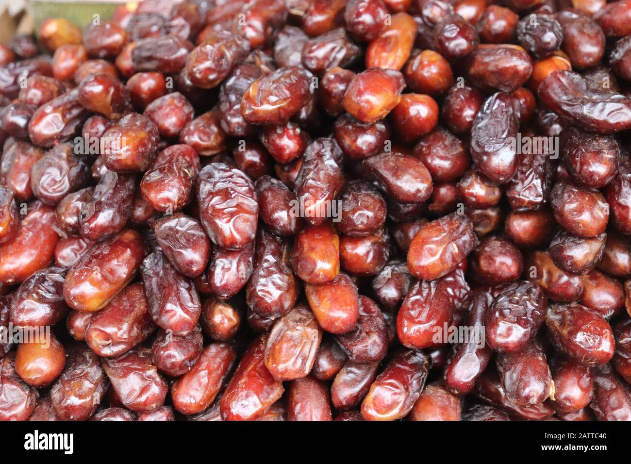 Dates fruits. Pile of dates fruits in a shop Stock Photo - Alamy