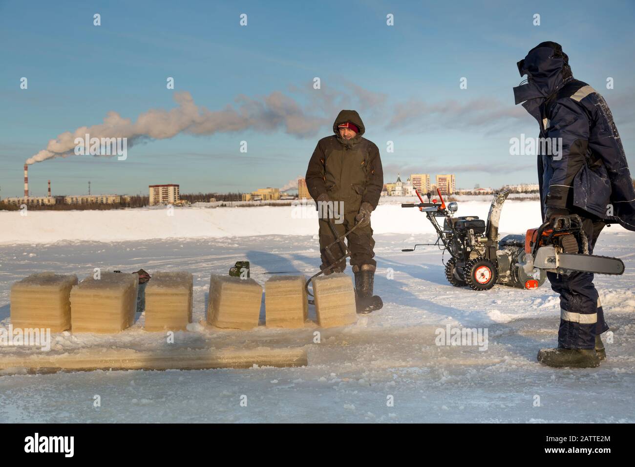 Worker cuts hi-res stock photography and images - Alamy