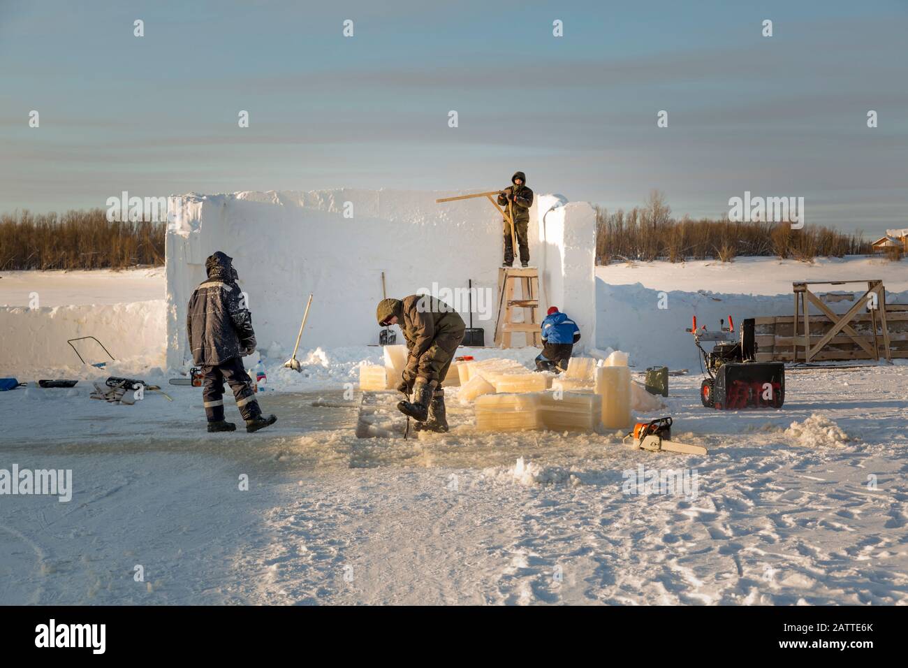 Block of ice and tongs hi-res stock photography and images - Alamy