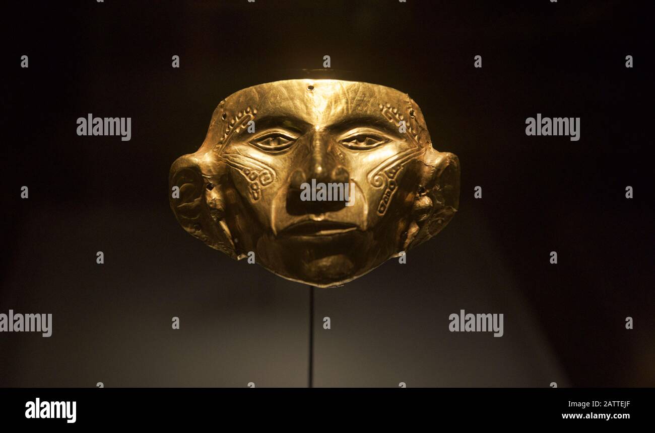 Anthropomorphic mask, Museo del Oro, Bogotá, Colombia Stock Photo - Alamy