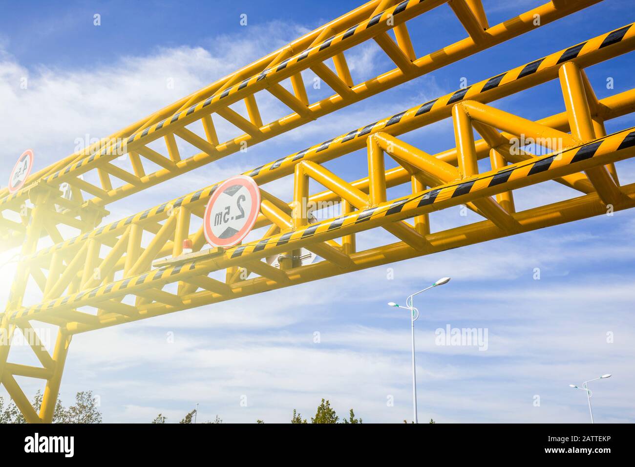 Road height limit Stock Photo - Alamy