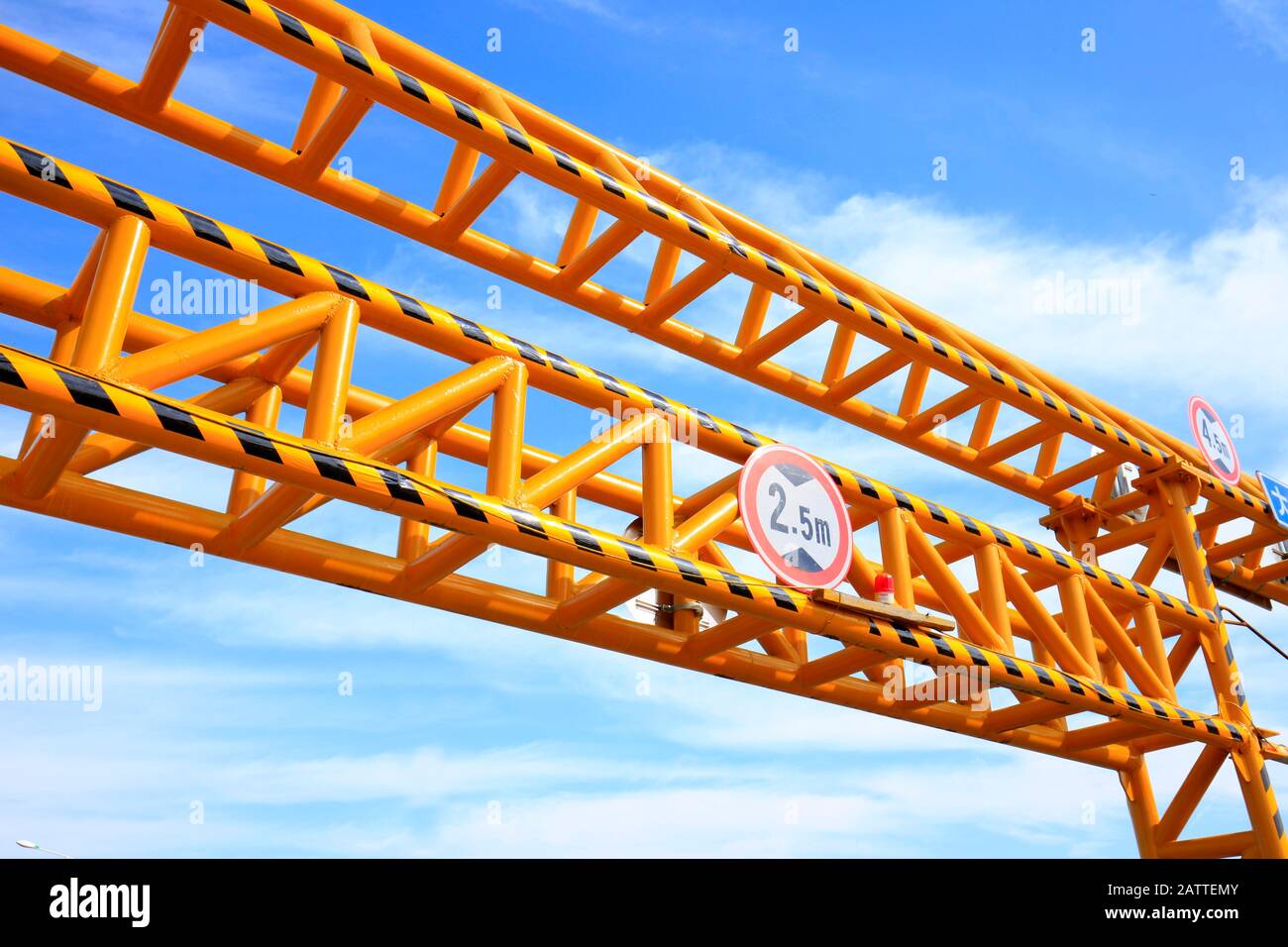 Road height limit Stock Photo - Alamy