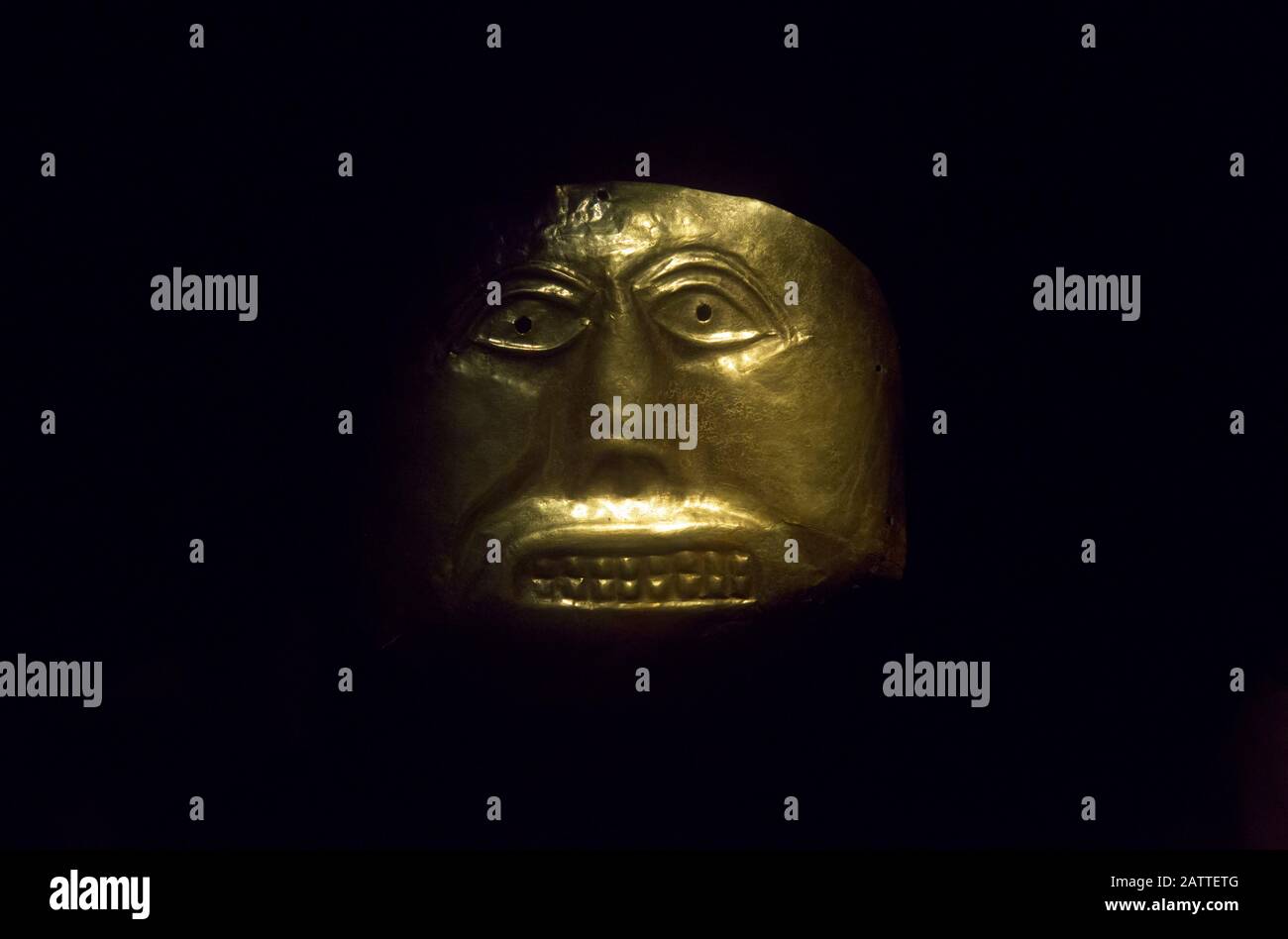 Gold mask museo del oro hi-res stock photography and images - Alamy