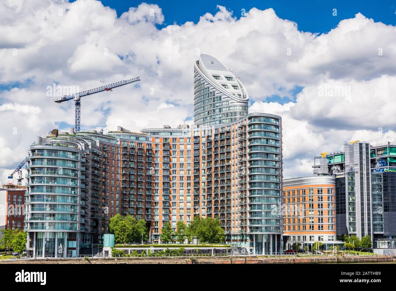 Modern architecture and skyscrapers of The Docklands, Isle of Dogs ...