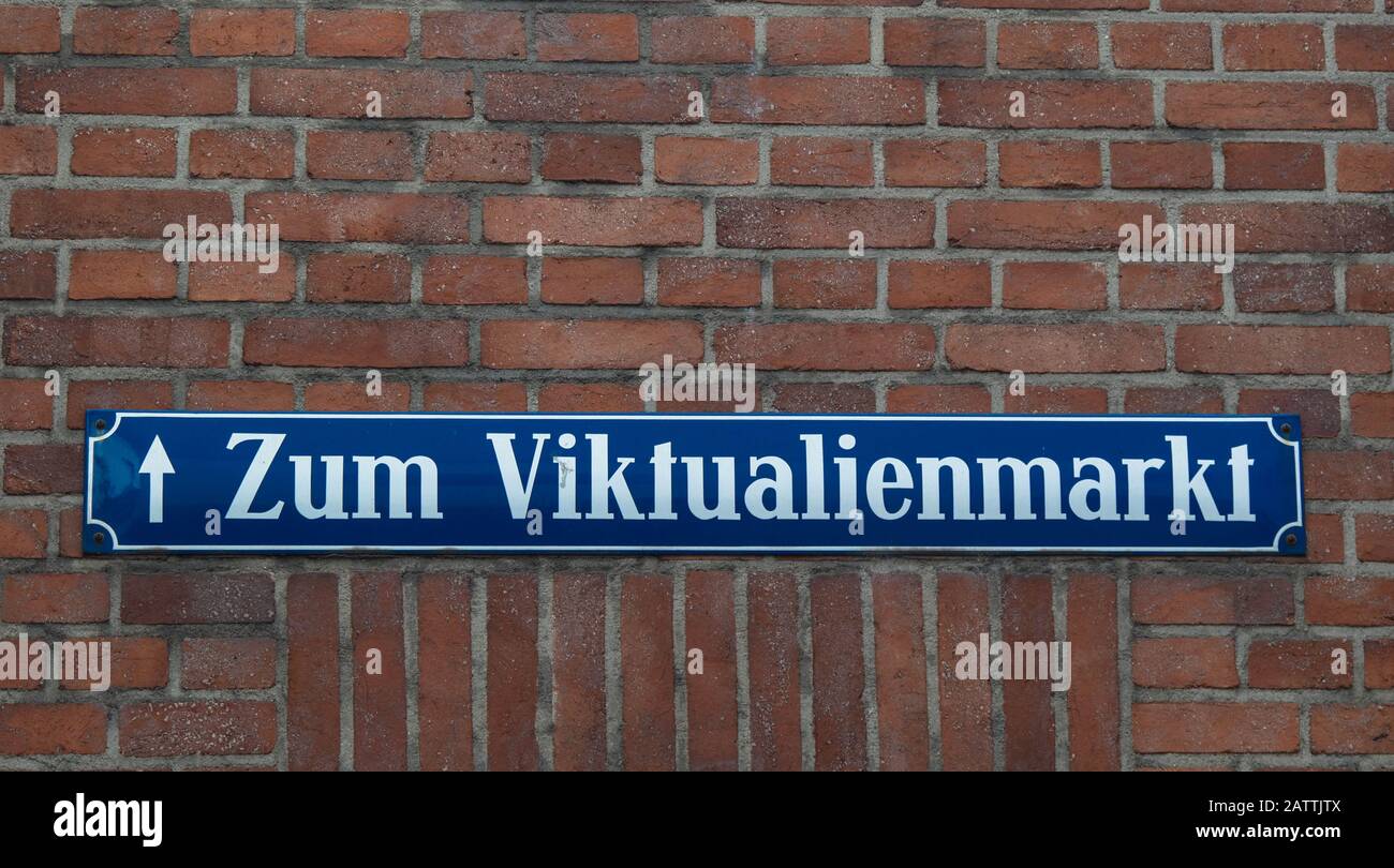 Munich street sign hi-res stock photography and images - Alamy