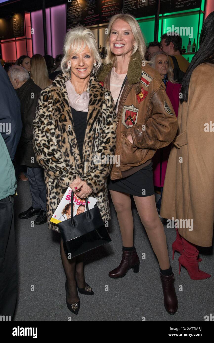 Anneka rice 2020 hi-res stock photography and images - Alamy