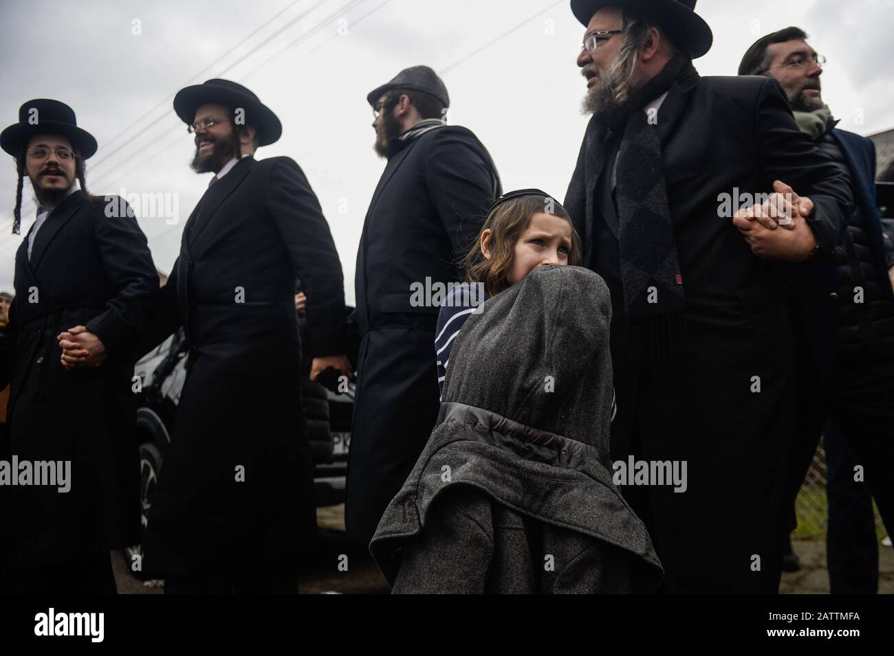 Hasidic jews dancing hi-res stock photography and images - Alamy