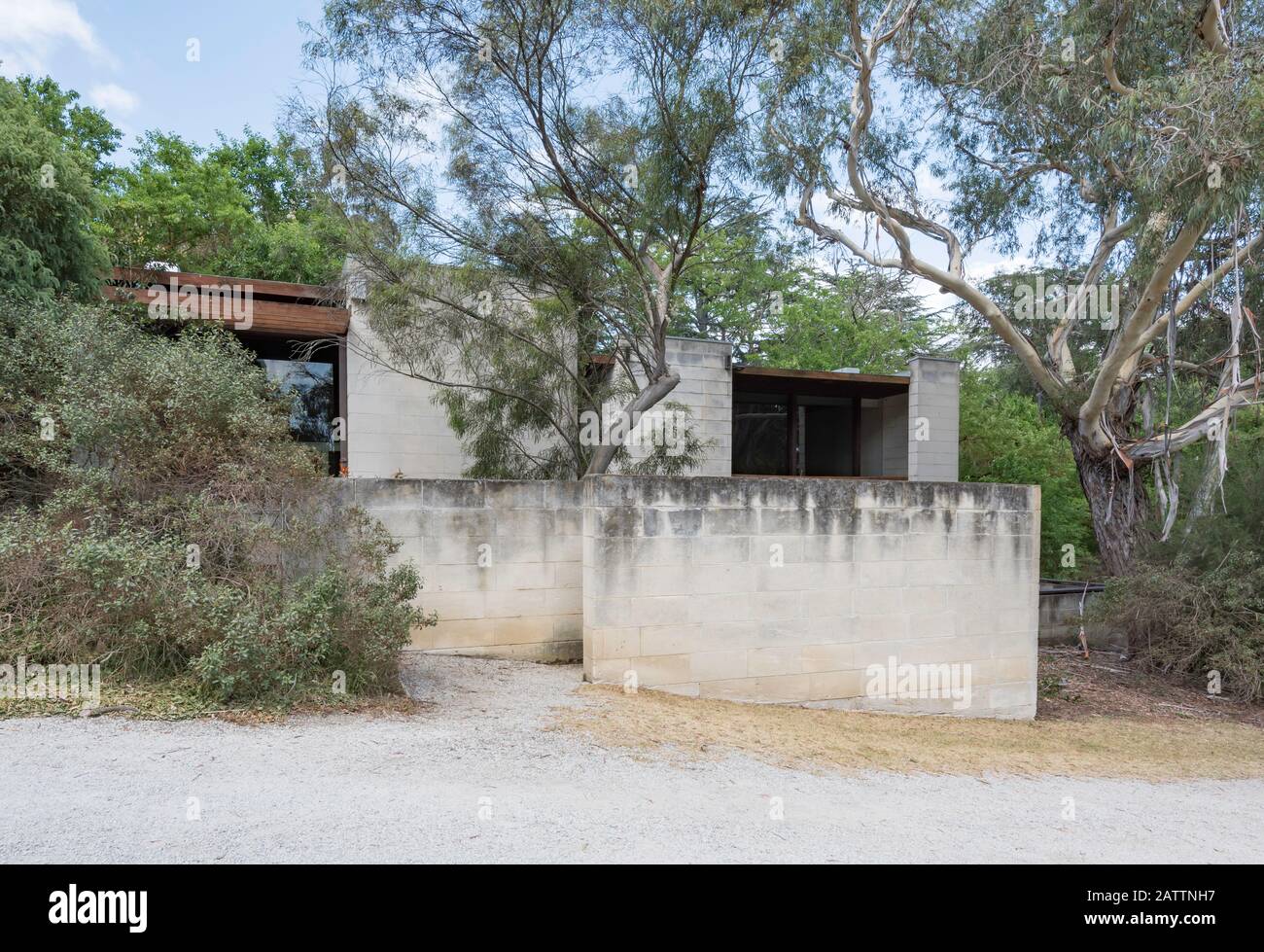 Heide II is a 1964 Modernist design building made of white limestone ...