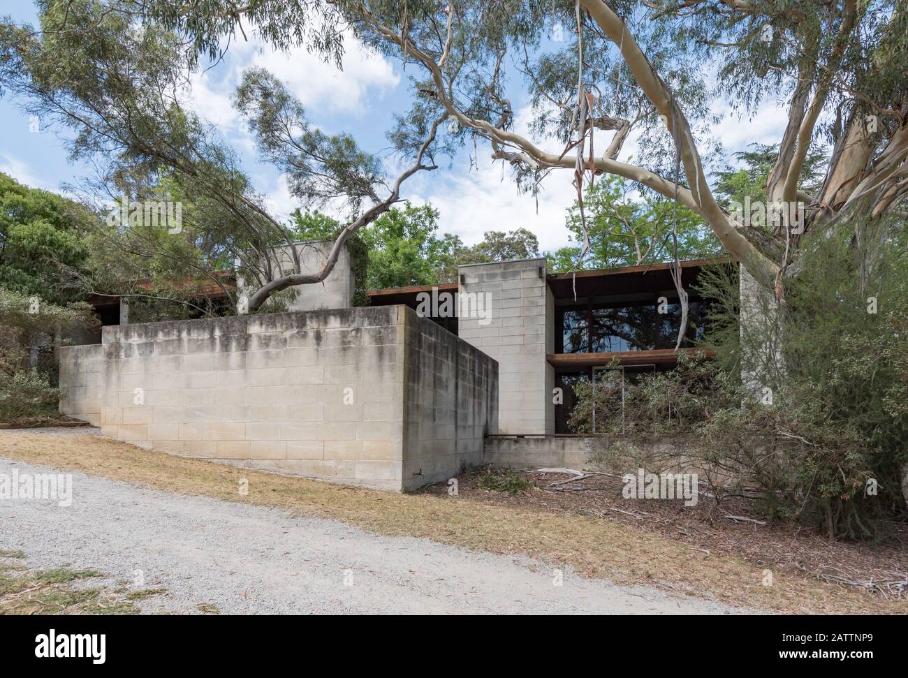 Heide II is a 1964 Modernist design building made of white limestone ...