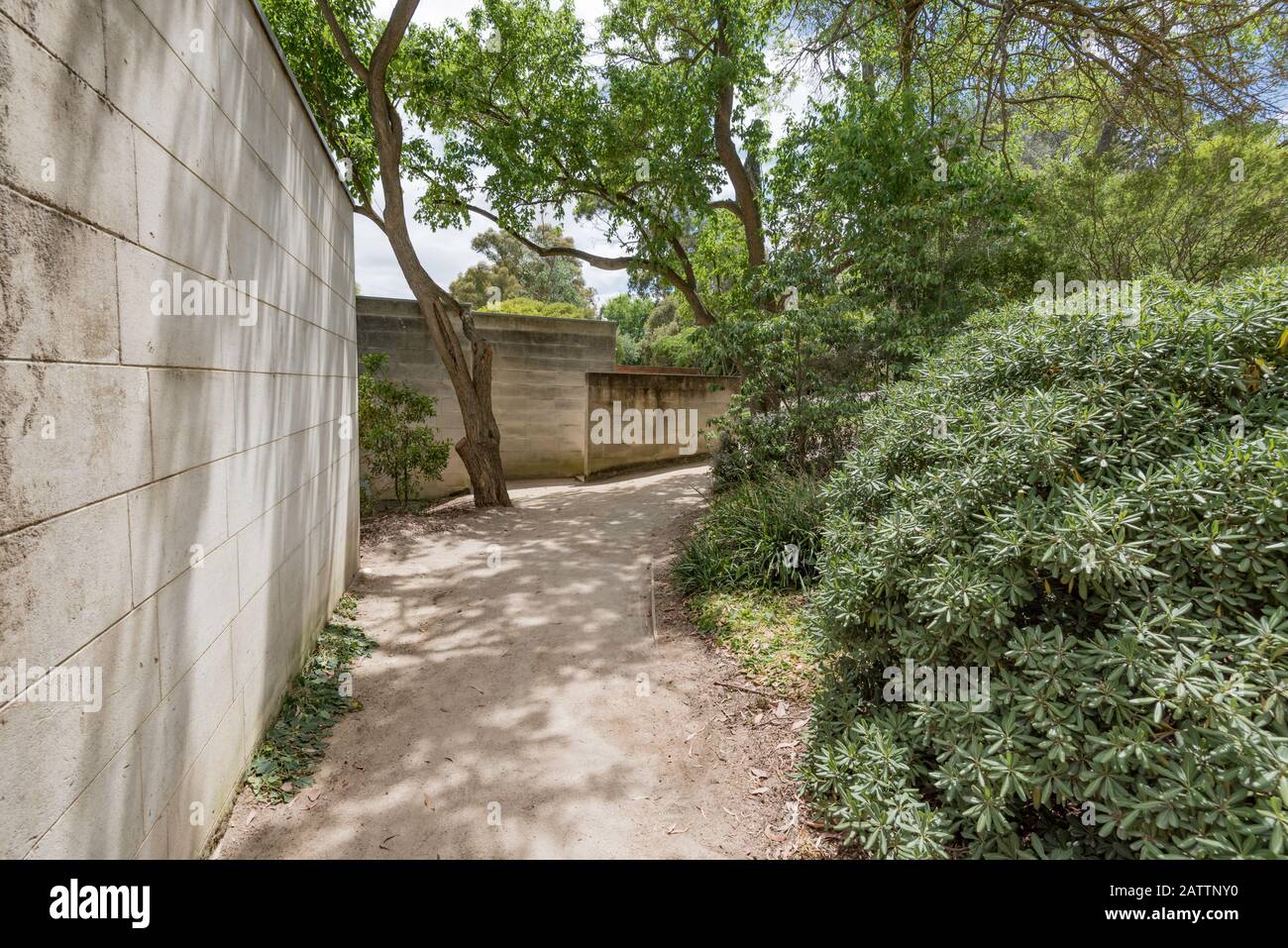 Heide II is a 1964 Modernist design building made of white limestone ...