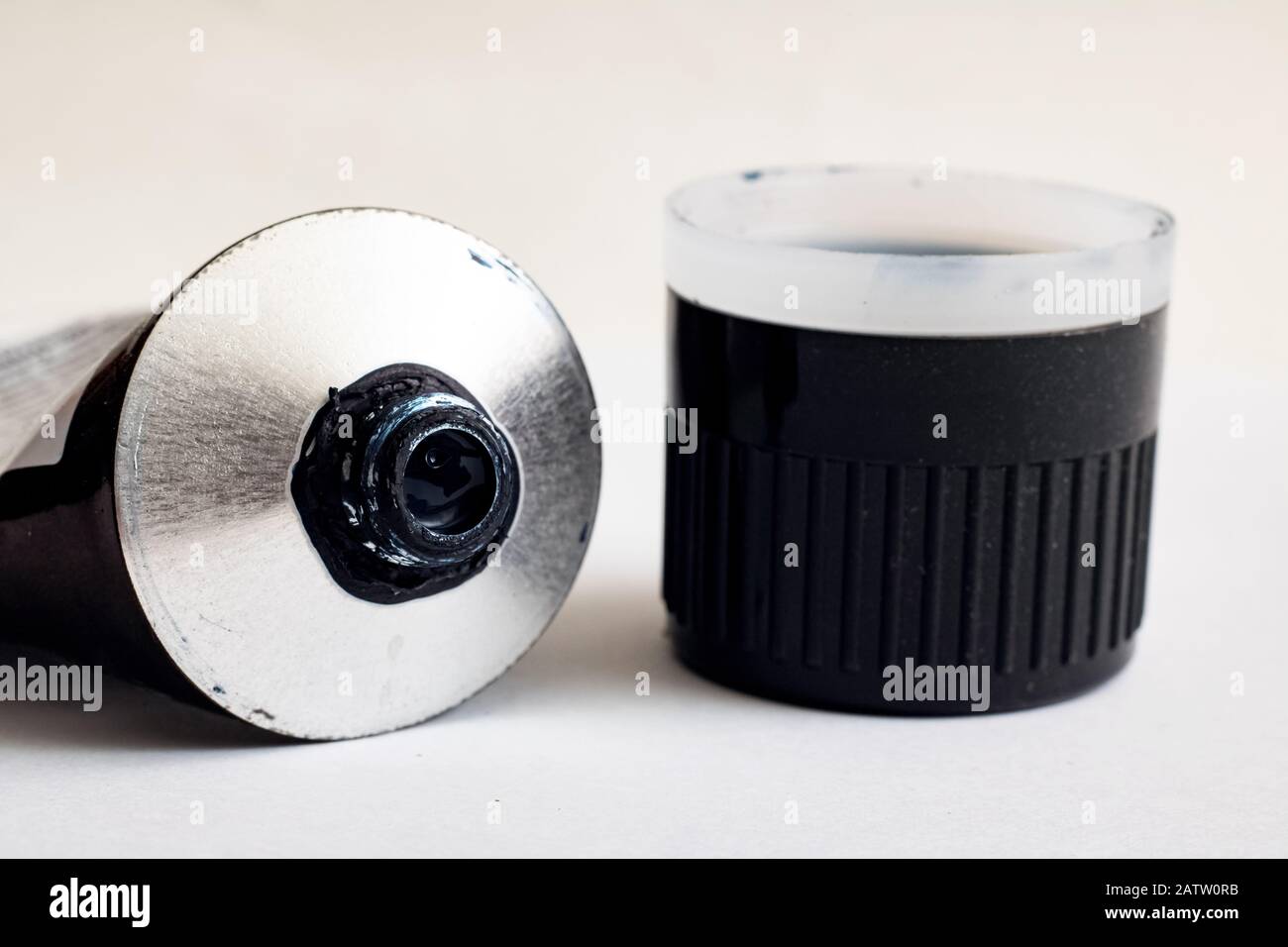 Open tube hi-res stock photography and images - Alamy