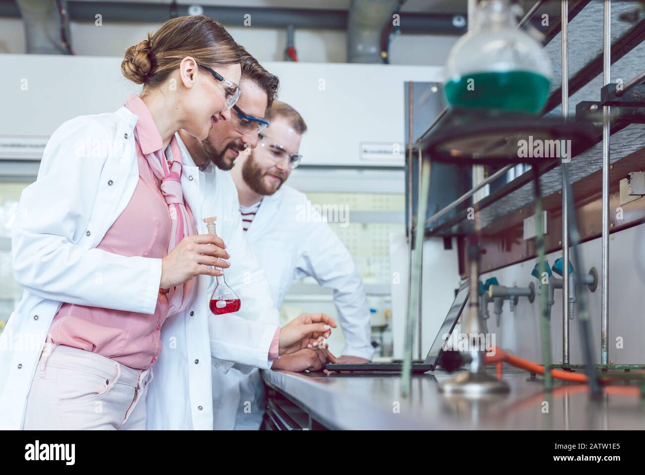 Analytical chemistry laboratory hi-res stock photography and images - Alamy
