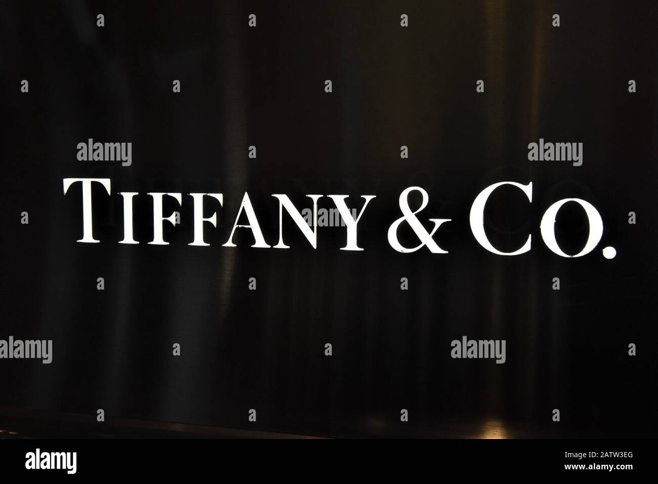 Tiffany co sign on hi-res stock photography and images - Alamy