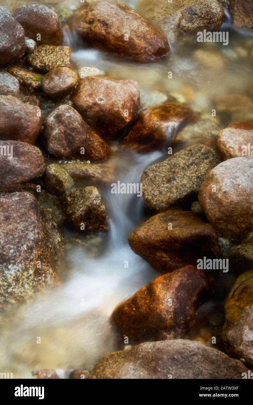 Water flowing down mountain hi-res stock photography and images - Alamy