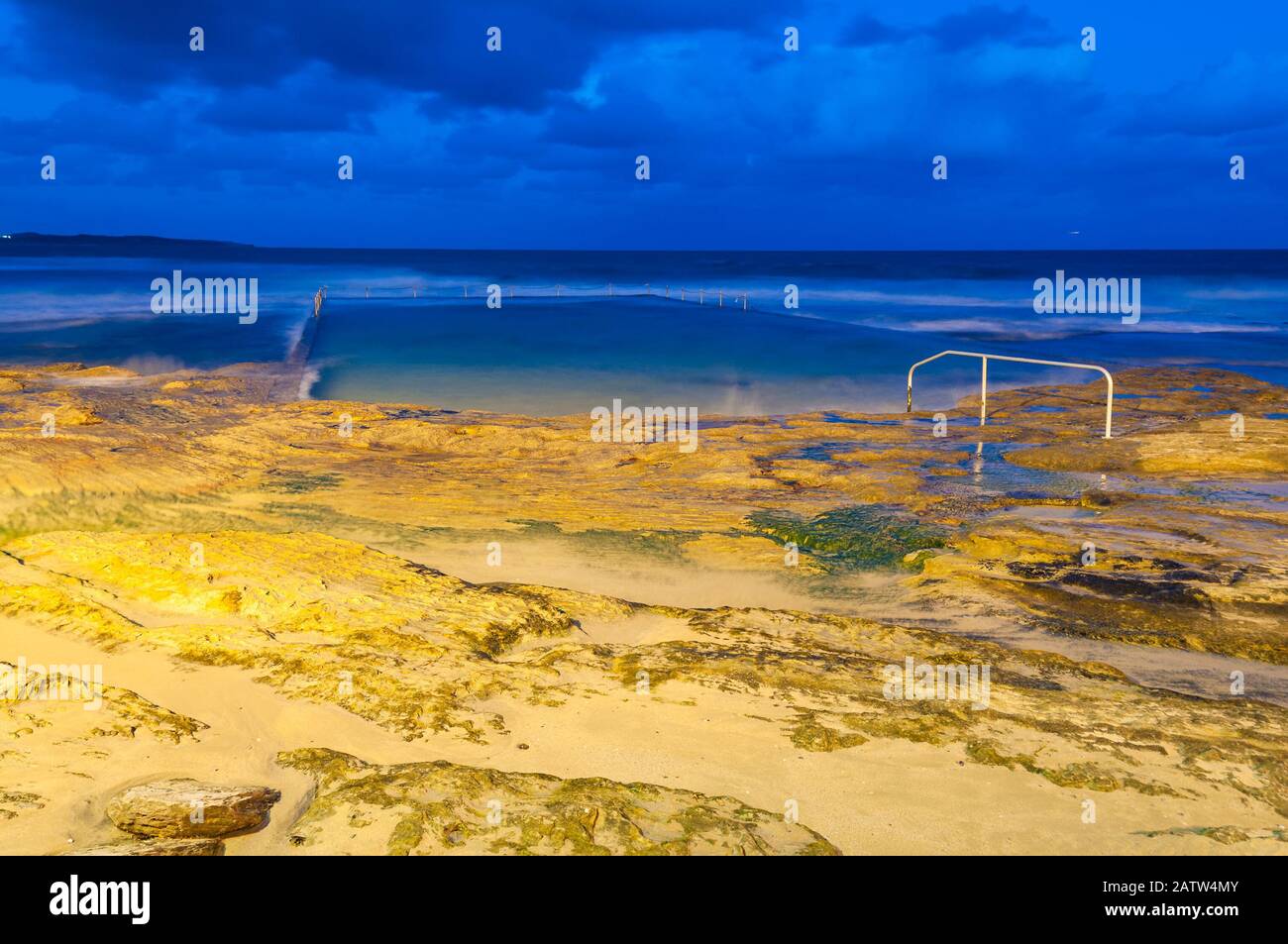Rock pool night sea hi-res stock photography and images - Alamy