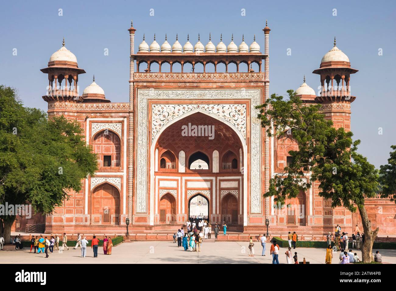 Great Gate of Taj Mahal, mausoleum, built by Shah Jahan, Indian Mughal ...