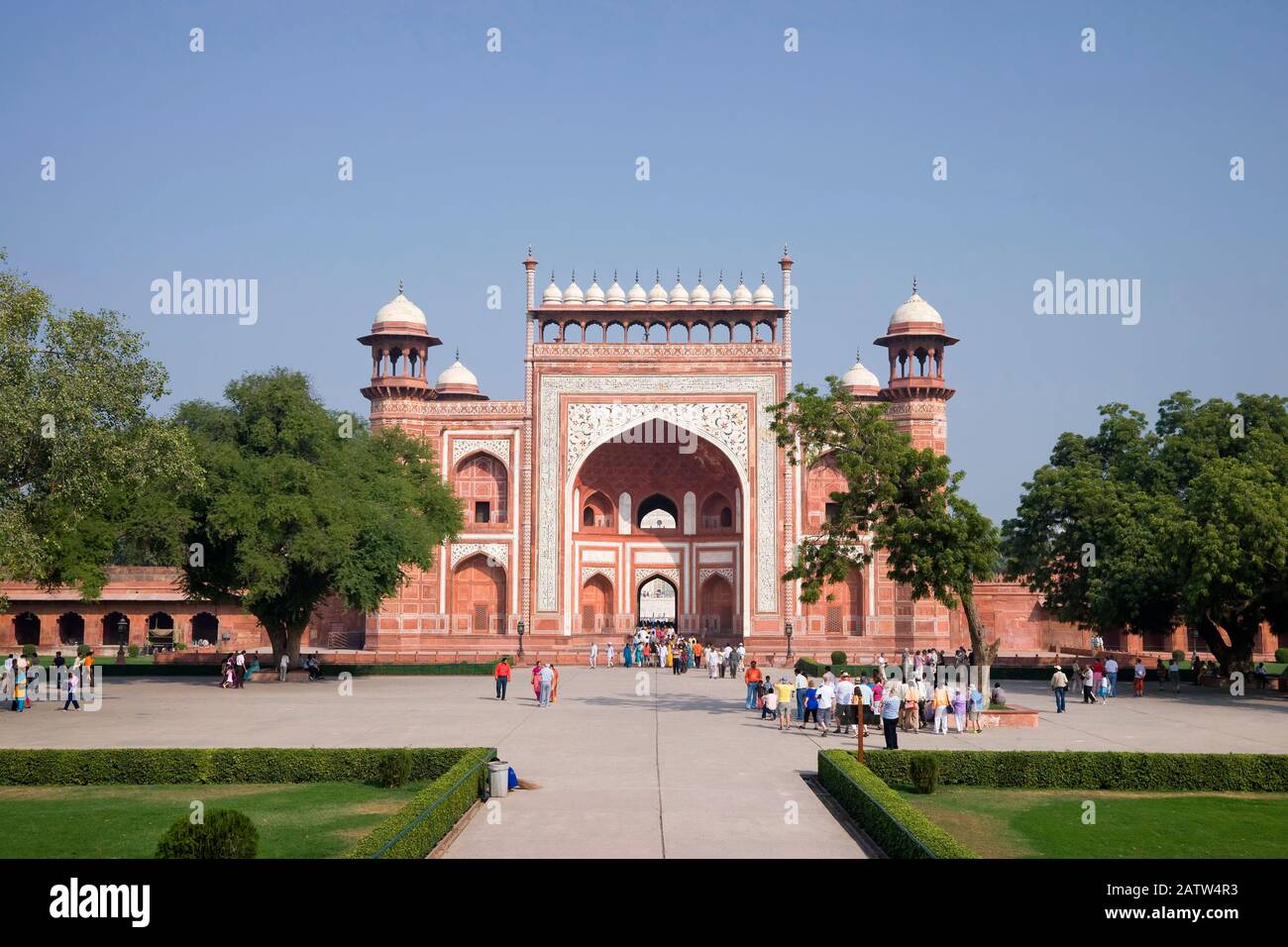 Great Gate of Taj Mahal, mausoleum, built by Shah Jahan, Indian Mughal ...
