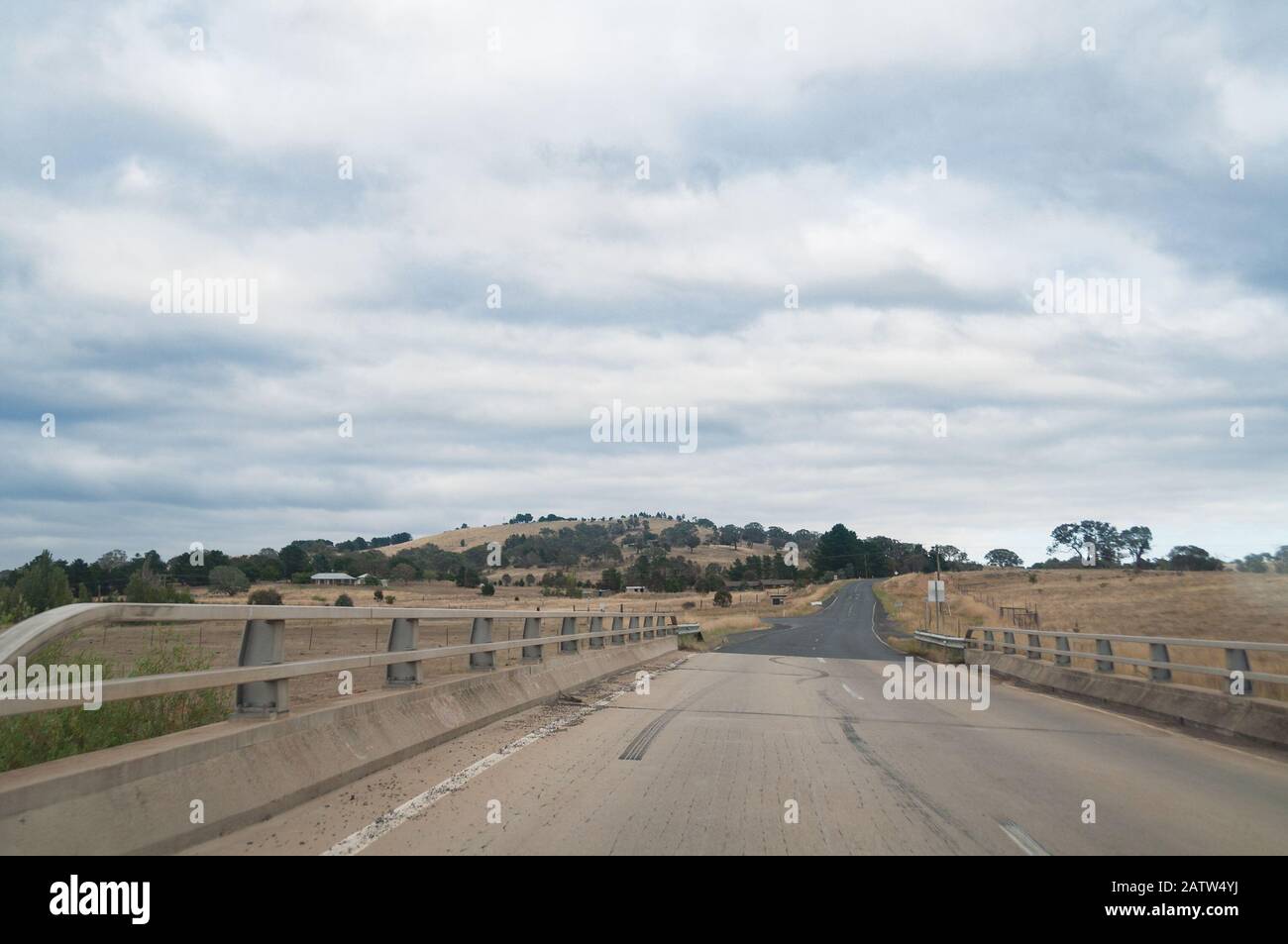 Autralian outback road hi-res stock photography and images - Alamy