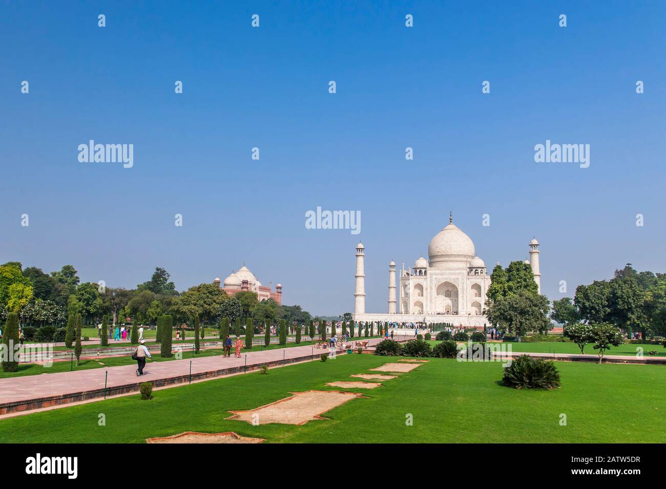 Taj Mahal, white marble mausoleum, built by Shah Jahan, Indian Mughal ...