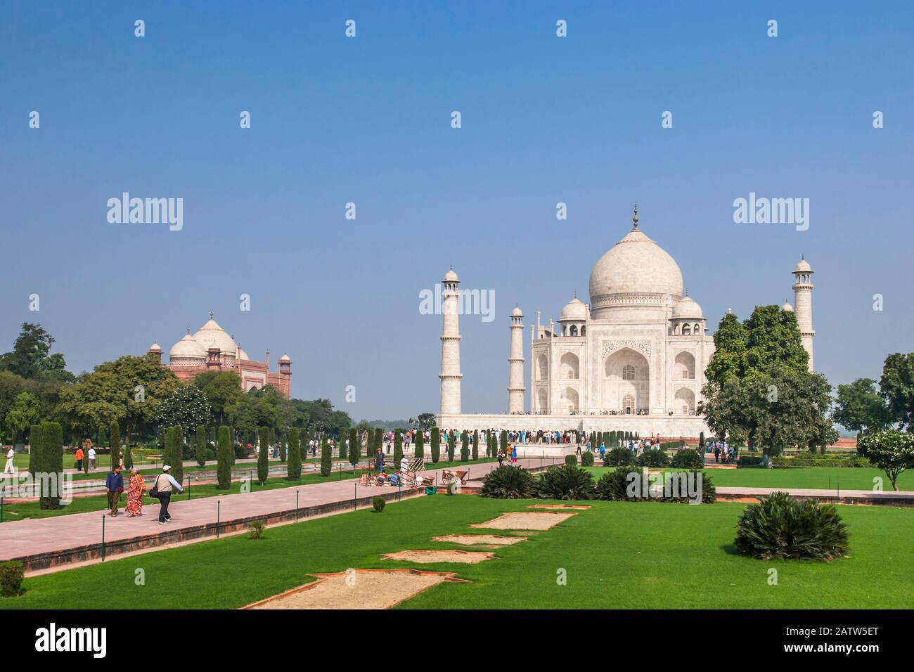 Taj Mahal, white marble mausoleum, built by Shah Jahan, Indian Mughal ...