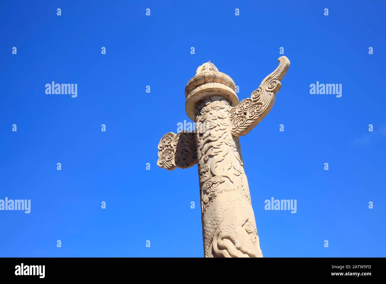 Traditional chinese marble pillar hi-res stock photography and images ...