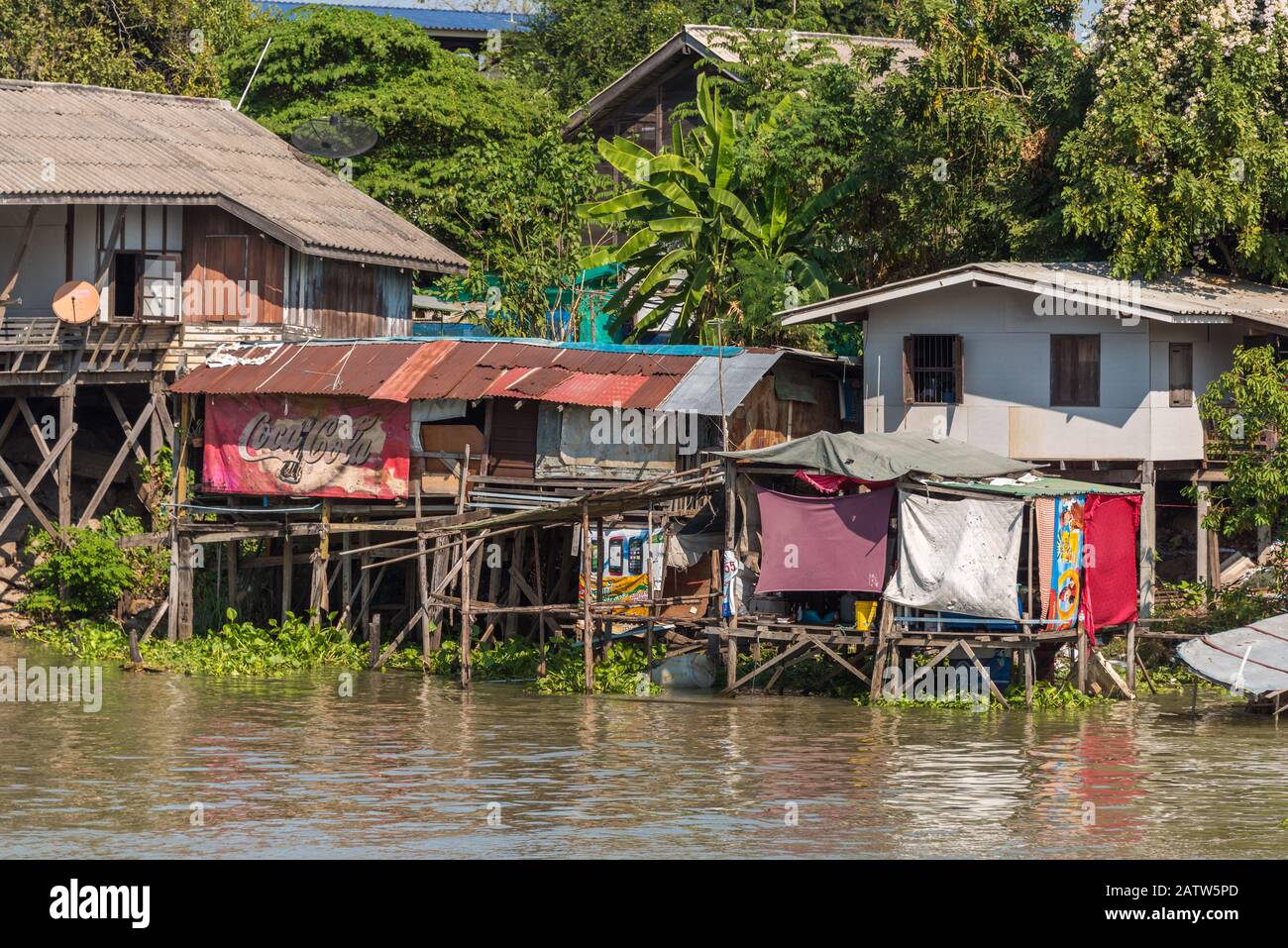 Slums by the river hi-res stock photography and images - Alamy