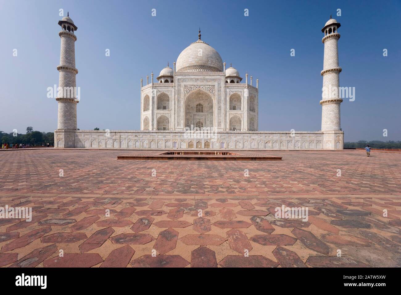 Taj Mahal, white marble mausoleum, built by Shah Jahan, Indian Mughal ...