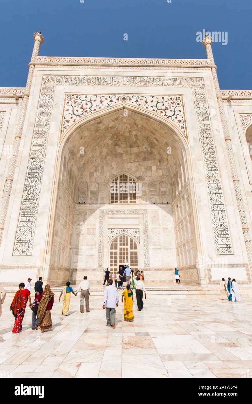 South dome entrance of Taj Mahal, marble mausoleum, built by Shah Jahan ...