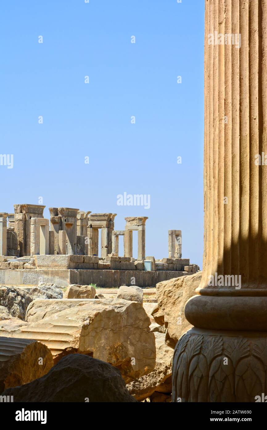 Column of persepolis hi-res stock photography and images - Alamy