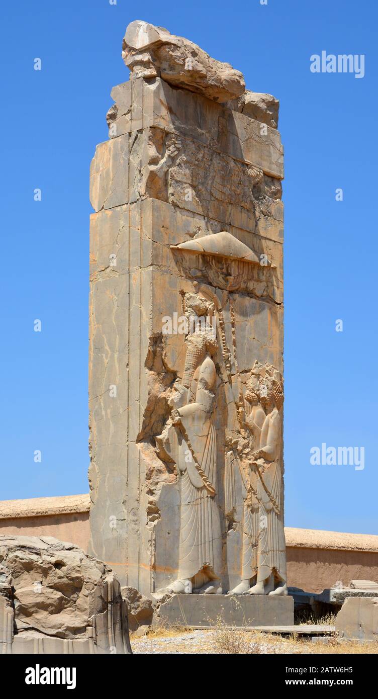 Bas-relief of the king leaving, Southern gate, Tripylon Hall ...