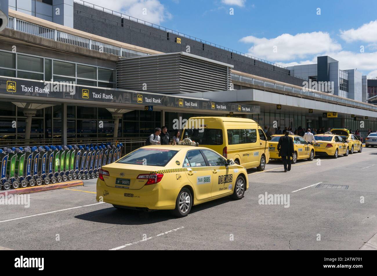 Taxi drop off hi-res stock photography and images - Alamy