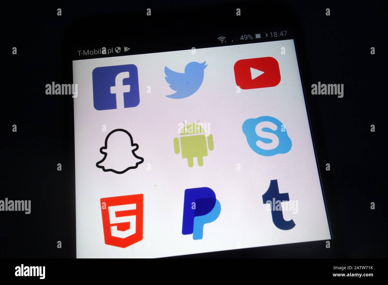 Social media logos hi-res stock photography and images - Alamy