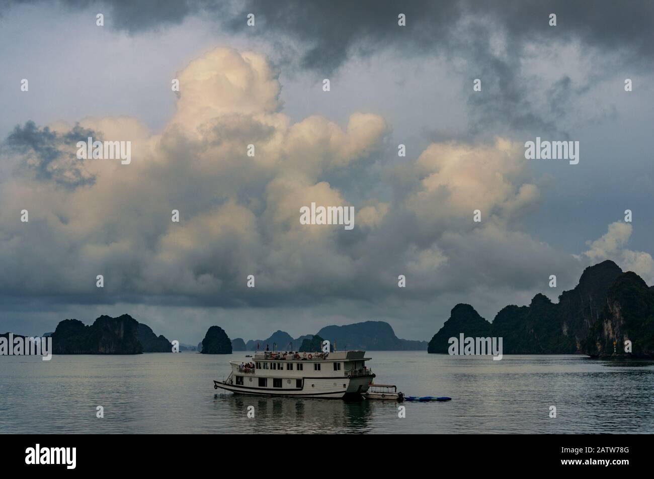 Sunset over Ha Long Bay with cruise boats on the water. Halong Bay ...