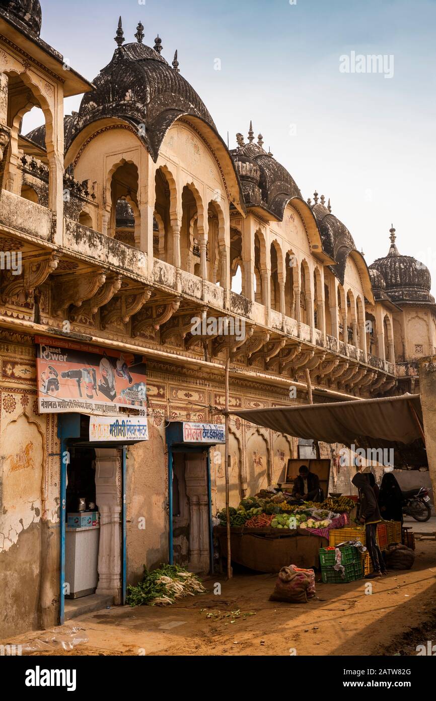 India, Rajasthan, Shekhawati, Ramgarh, shops outside Ramgopal Podarji ...