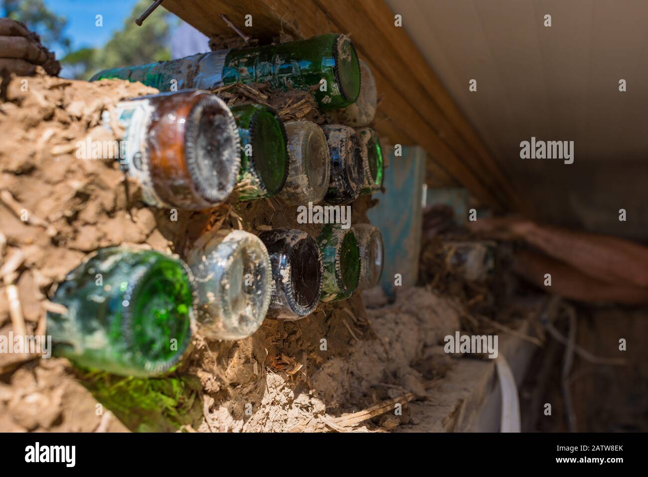 Bottle wall and cob, ecologycal, recycling building techonology ...