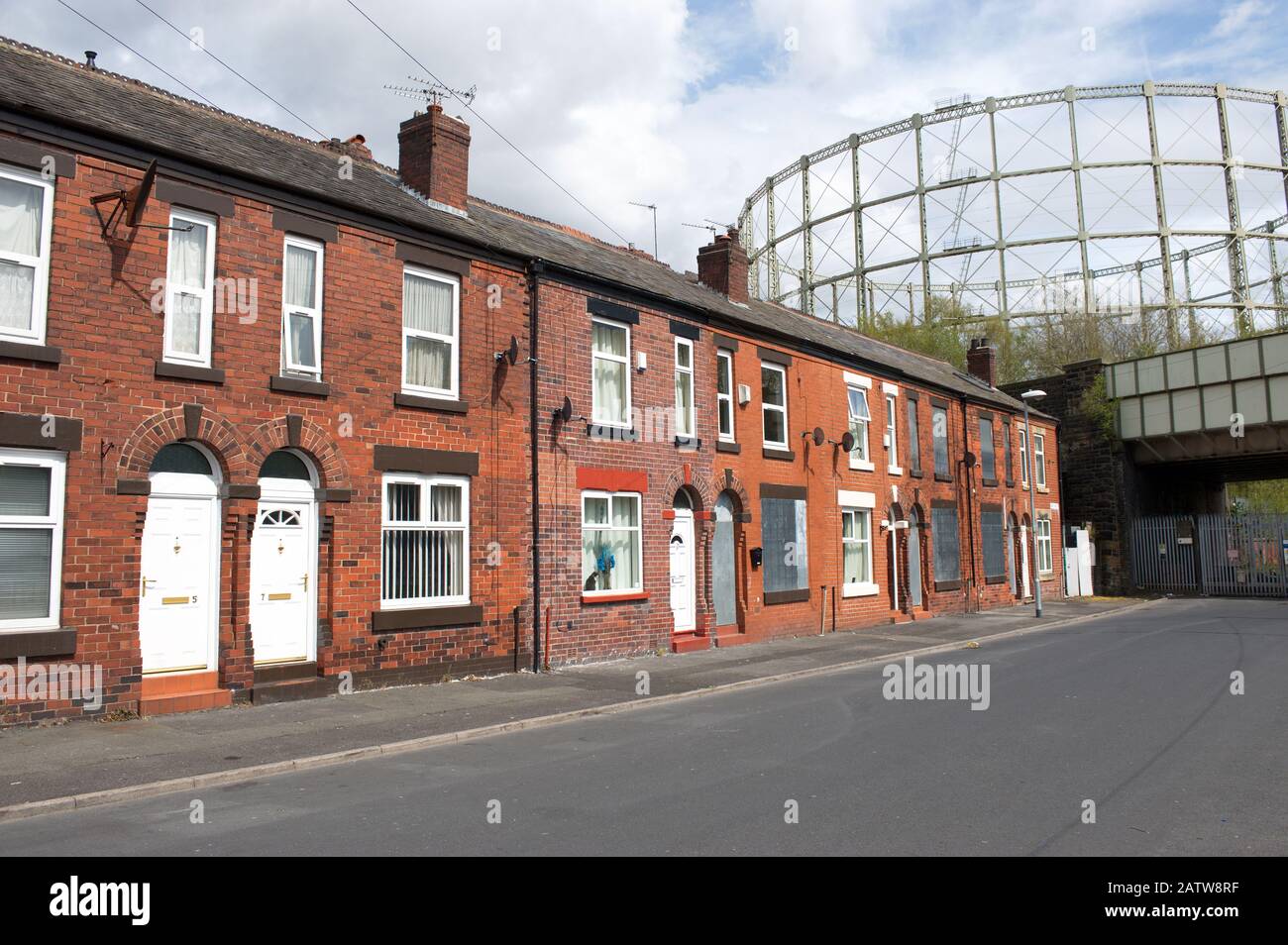Traditional terrace manchester hi-res stock photography and images - Alamy