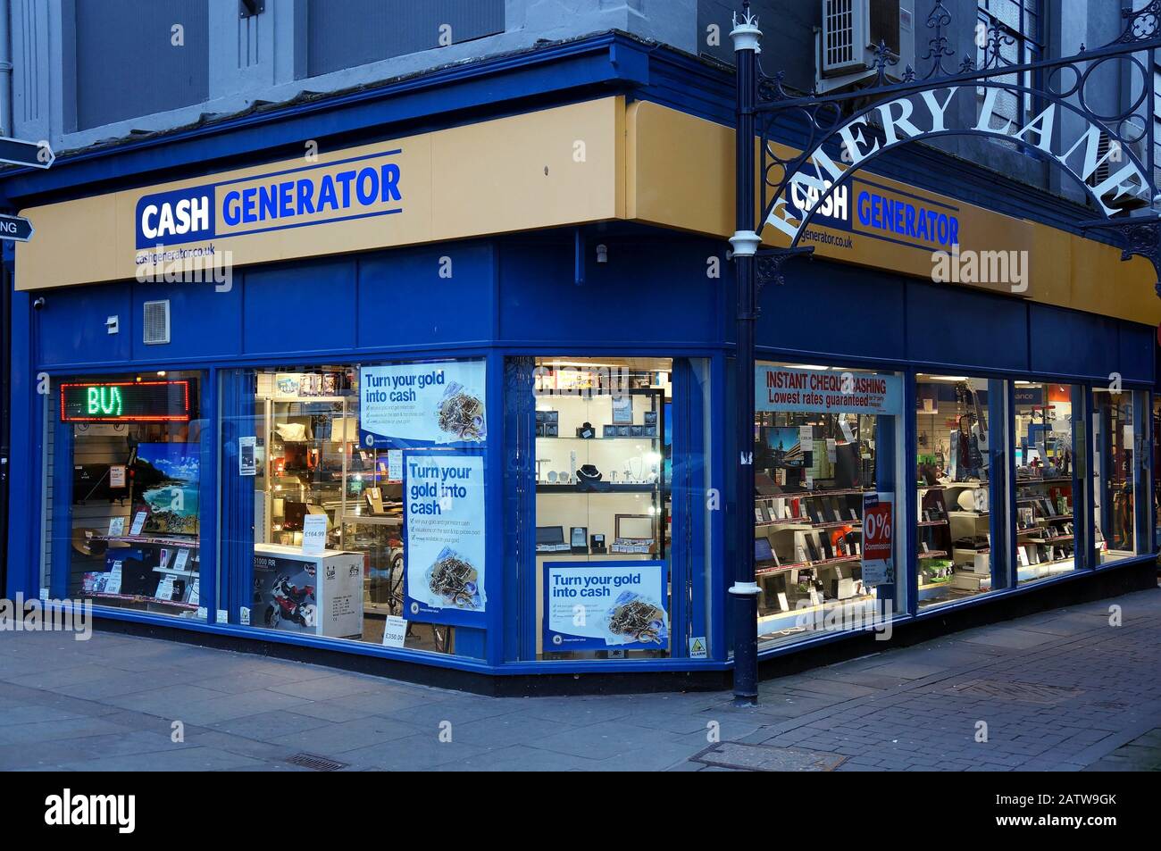 Small local business chain chains hi-res stock photography and images ...