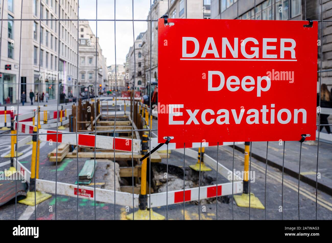 Deep excavation construction hi-res stock photography and images - Alamy