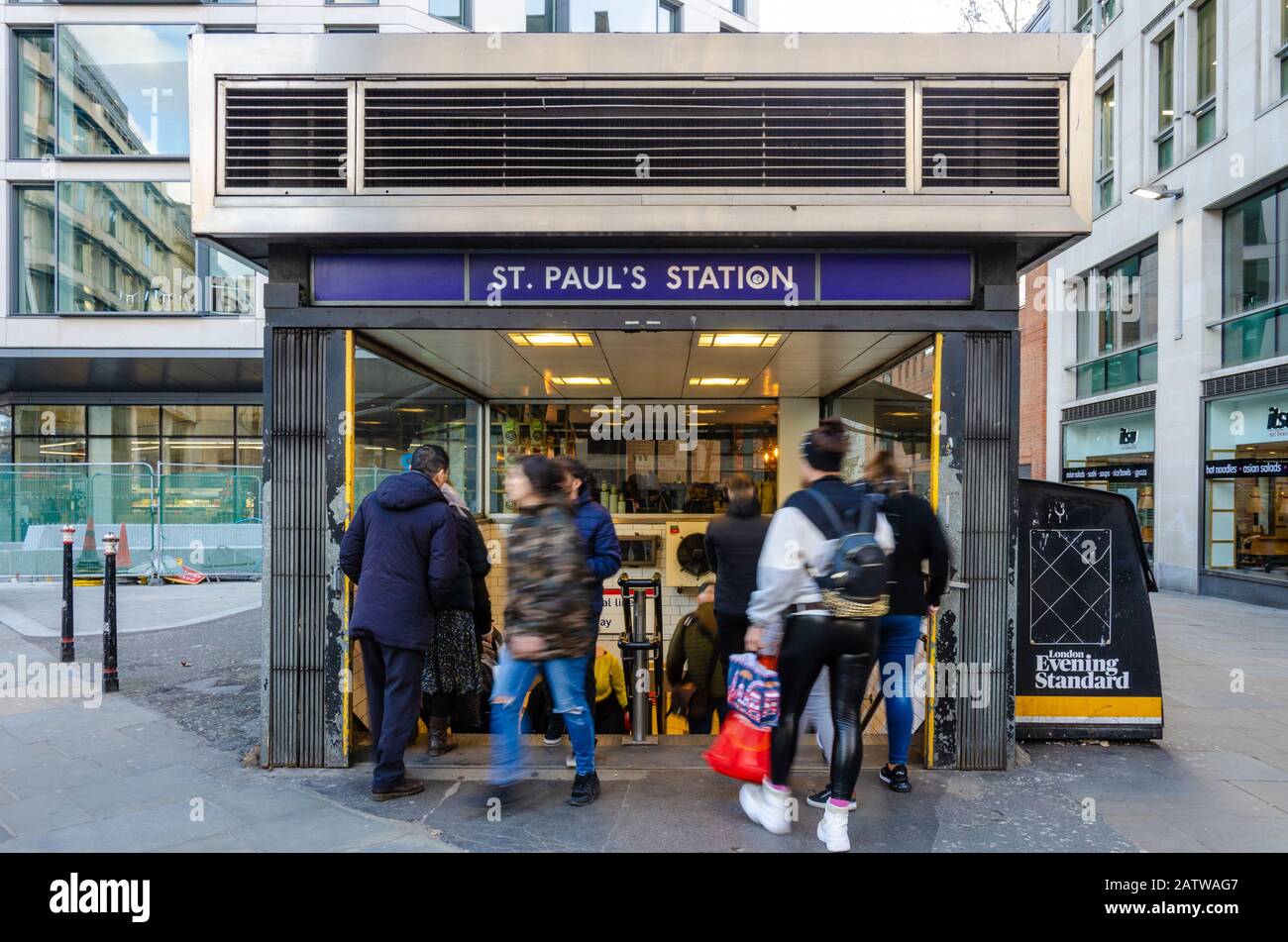 St pauls station sign hi-res stock photography and images - Alamy
